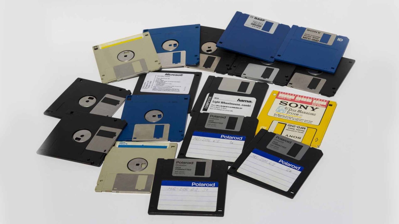Floppy Disk แหล่งเก็บความจำ ที่ตอนนี้เป็นได้แค่ความทรงจำ - Feed