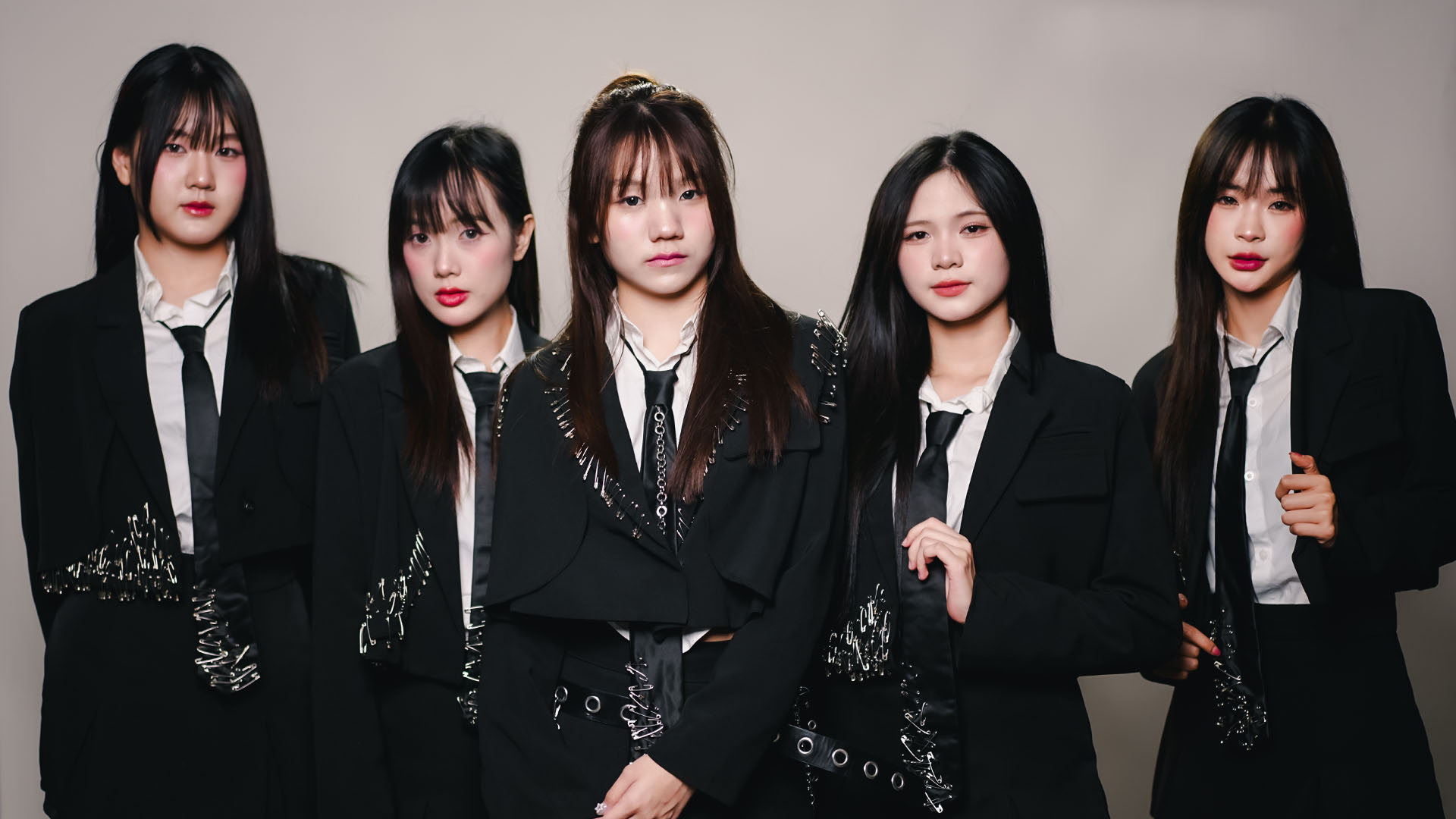 Rumor มิติใหม่ของ BNK48 สะท้อนตัวตนชีวิตคนเรามี 2 ด้านเสมอ - Feed